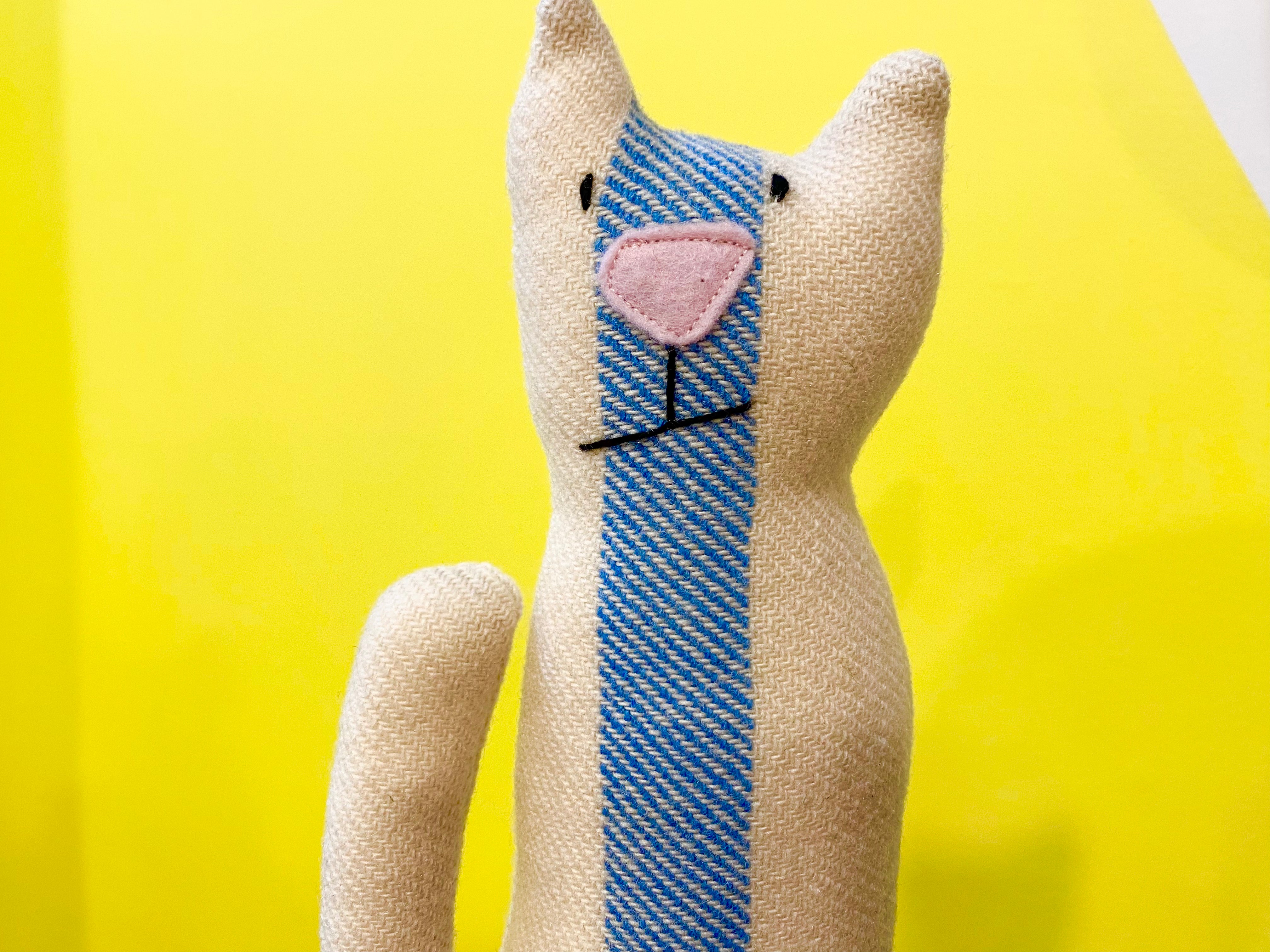 Vintage Wool Cats assorted colours – HAPA